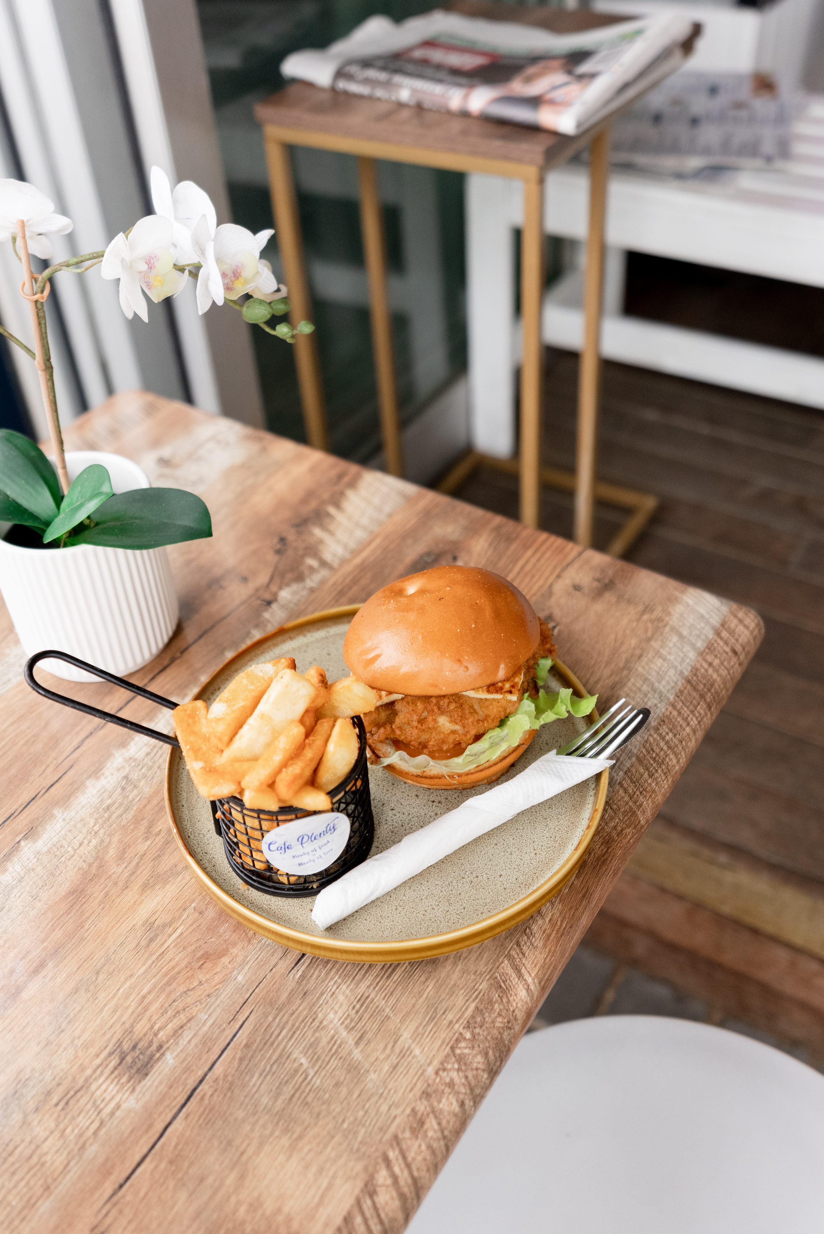 An eye into CAFE PLENTY. – Cafe Plenty
